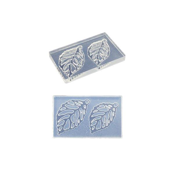 素材：シリコーンゴムサイズ：約29×49×D5mm大/銀粘土約3ｇ使用小/銀粘土約2.5ｇ使用使用できる素材：銀粘土、樹脂粘土、UV樹脂など繊細な模様でも簡単に透かし模様が作れる透明型のシリコンモールドです。模様部分に角度をつけているので、...