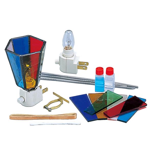 完成サイズ：高さ115mm照明器具(スウィッチ付)、5Wなつめ型豆ランプ付カット済ガラス、はんだ、銅テープ(糊付タック)、フラックス、パティーナ、ねじ止め金具6面体の小さなランプです。ドア近くの壁面やベッドサイドの壁面に取付ける常備灯として...