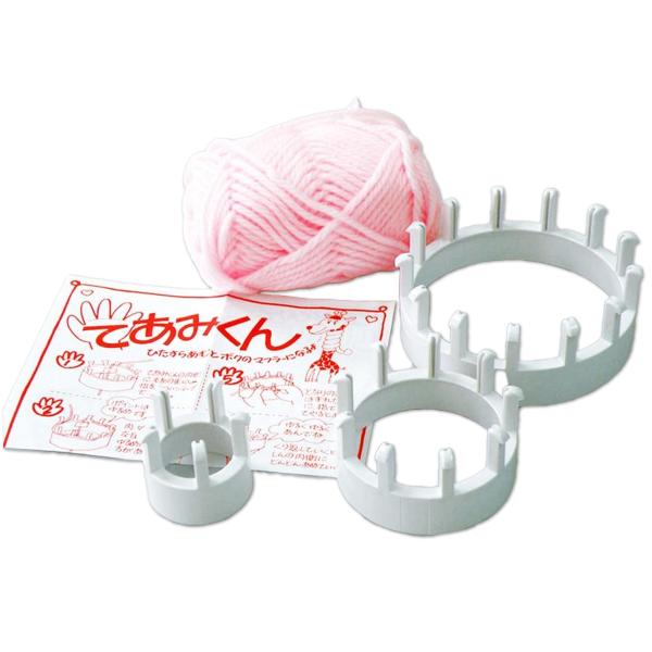 大：直径120×高さ50mm 13本爪 49g中：直径85×高さ50mm 9本爪 35g小：直径50×高さ50mm 5本爪 19gABS樹脂製お試し毛糸：アクリル100％・極太毛糸25g付お母さんもおばあさんも、なつかしい思い出があるのでは...