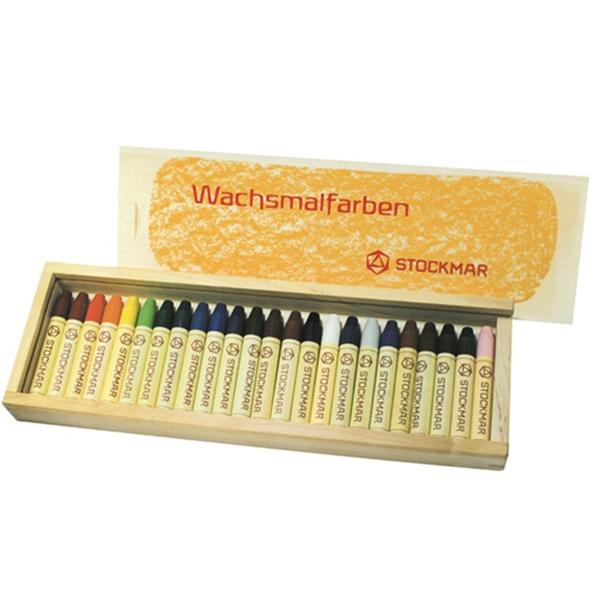 木箱サイズ：高さ11×幅32×奥行3cm素材・成分：みつろう、ワックス、顔料24色入 スクレーパー付きCEマーク、AP米国用マーク、シュピールグットマーク認証ドイツ製小さなお子さまにも安心の、自然のみつろうでできたクレヨンです。高い透明感と...