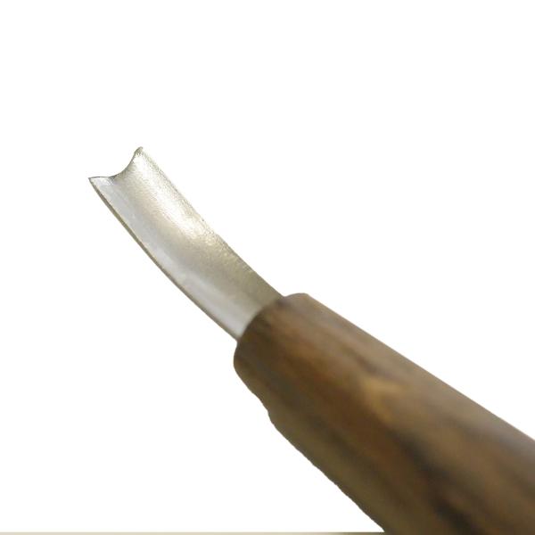 刃先：ハイス鋼サイズ：6mm柄：スモークドオーク　柄の長さ：110mm刃先保護キャップ付きラビースムーサーとは？消しゴムはんこ制作の上で中上級者の壁となる「余白処理問題」。ラビースムーサーはその問題を解決するのに特化した刃先形状です。刃の両...