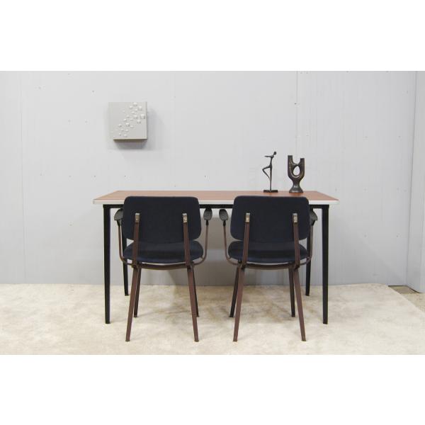 ●オランダから輸入した正規品です●画像中の椅子、小物は付きません。デスクのみの販売です。送料：別途（らくらく家財宅急便　Dランク)※送料は、カート内で表示されません。「注文承諾メール」にてお伝え致します。<FONT SIZE=2 CO...