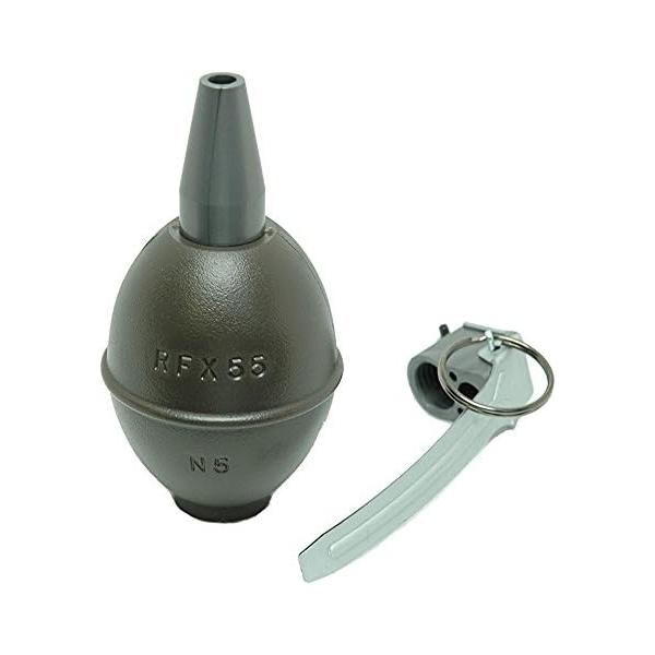 朝鮮・ベトナム戦争を通してアメリカ軍にて使用された代表的な手榴弾、通称レモンを、BBボトルとしてモデルアップしました。セフティーレバー及びセフティーピンは金属製です。サバイバルゲームの予備BB弾入れとしてルックス、携帯性も抜群です