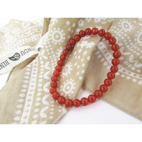 女性に人気のあるパワーストーンの一つ、カルセドニーブレスレット☆天然の風合いを持った半透明の赤色が目を引きく美しいビーズです。カルセドニーは、日本名では玉髄といわれ、幸運を育むパワーストーンとして有名です。その中でも、半透明の赤色をしたもの...