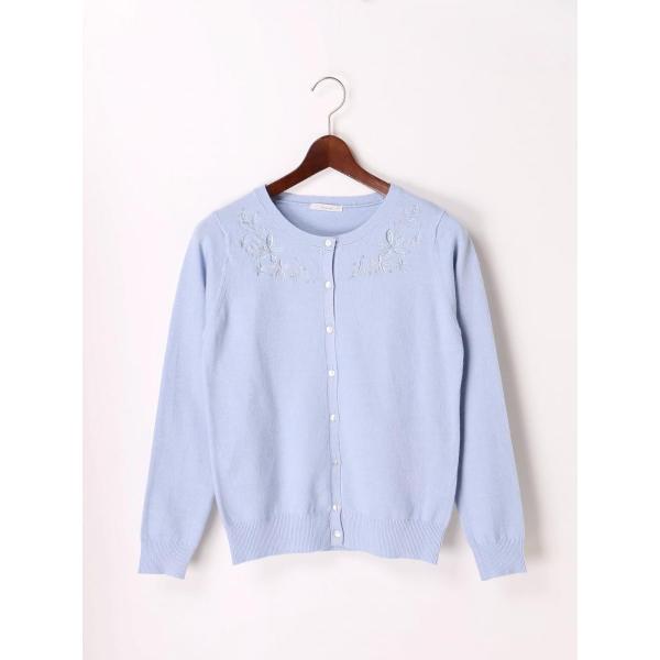 刺繍を散りばめた、大人ガーリーなニットカーディガンコンパクトなシルエットがスタイリングを上品にスカートはもちろん、パンツコーディネートもエレガントに決まります素材 本体:ナイロン45% レーヨン36% ポリエステル19% サイズ：M（バスト...