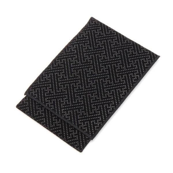 日本製のお念珠入れですどの宗派も問わずお使いいただける高級数珠入れですスマートフォン等小物入れにもお使いいただけますサイズ：約16cm×10cm素材・成分：スエード 印伝調＊2枚目画像は仕様サンプルの為、色が違います