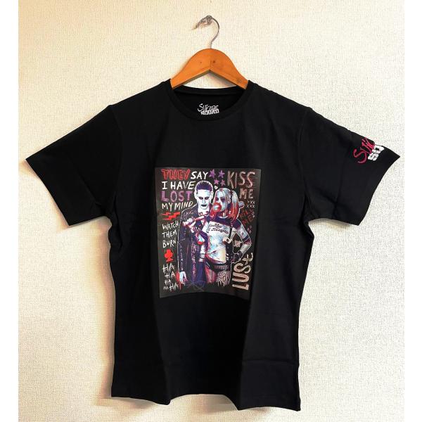 インナー使いで個性的な印象をプラスしてくれるスーサイドスクワッドクルーネックTシャツジョーカーとハーレイクインデザイン生地の厚みは普通〜やや厚めなのでTシャツの形が崩れにくく、伸縮性が良く着心地抜群ですサイズ：フリーサイズ　平置き測定・身幅...