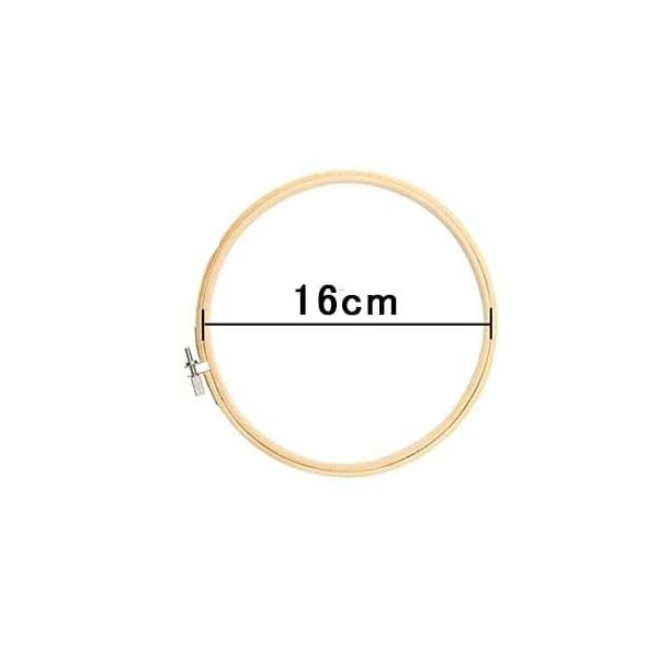 竹素材の刺しゅう枠です。布をしっかり固定できます。天然の竹のフレームは刺繍枠としてだけでなく、できあがった作品やお気に入りの生地をはさんで飾るのにもぴったりな商品です取り付け方：内側の木枠を取り出してその上に布を置き、外側の木枠を被せ、ネジ...