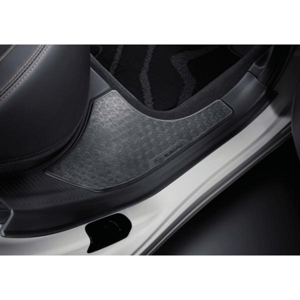 ■フォレスター・ＳＬ　後席ステップガード新品です。【適応】　ＳＬ　(Ｂ型〜）　【部品番号】Ｅ１０１７ＳＬ１００●ヘックスキューブ柄の滑り止めデザインを施した後席ステップのプロテクター。滑りにくい硬質ゴム製で、お子様の乗り降りや洗車、ルーフキ...