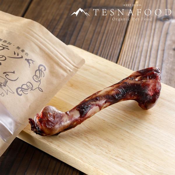 ◎テツのごはん「大骨」2本Sサイズ 約10cm〜約17cm鹿の大骨をそのまま乾燥させ、本来の香りや旨味を残しています。余計な味付けや加工はしていません。◎TESNAFOODは無着色・無添加にこだわる◎自然の恵みをそのままペットフードにオーガ...