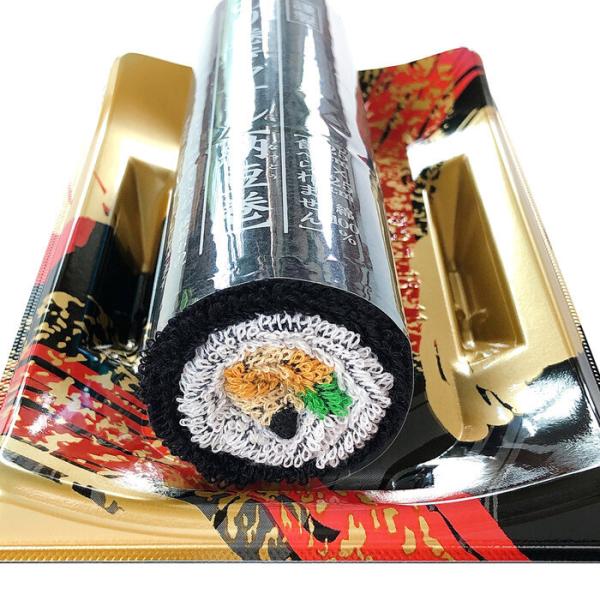 豪華絢爛・陳列容易なケース入り納豆巻にネギ（色）が入って、おいしさ感ＵＰ！「新・スーパー納豆巻」！■タオルサイズ：細巻 250×250mm■素材：綿100％、ジャガード織■ゴージャスさが「スーパー」ゴールドに黒と朱！人気の「のり巻きタオル」...