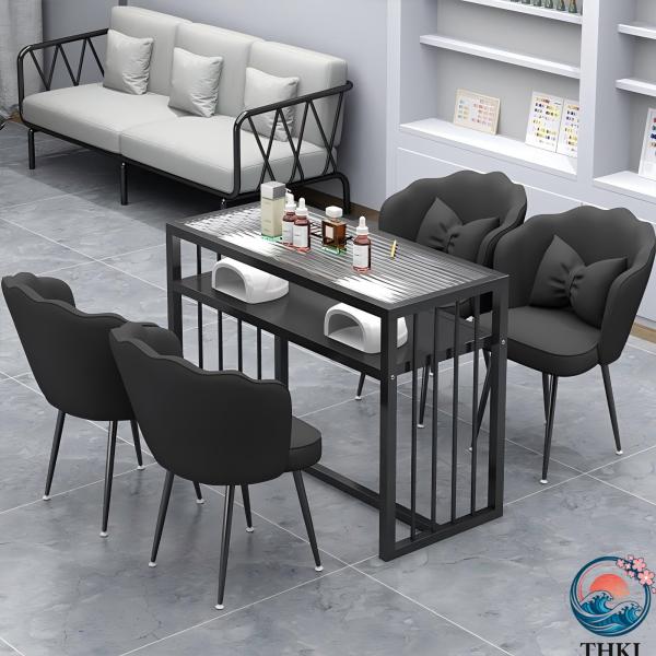 洗練されたデザインと多用途―さまざまな空間にフィットする上品な美甲テーブル美しい軽量デザインで、美容院、メイクショップ、自宅用、美甲サロンなど、どんな空間にも調和し、上質なインテリアとしての役割も果たします。シンプルながらも高級感ある仕上が...