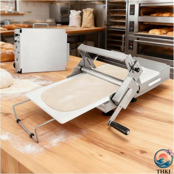 ? 【55段階の精密調節で、和洋菓子を一台で対応】手動 のし機は0-25mmの無段階調節が可能で、バゲット、クロワッサン、デニッシュパン、タルト生地など、様々な麺料理のニーズに簡単に対応。厚さ均一でプロ級の仕上がり！? 【折りたたみ収納設計...