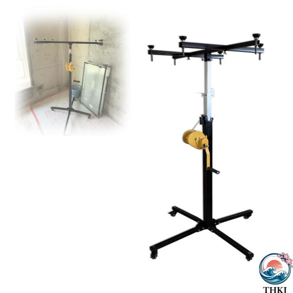 【装飾吊り上げ設置機 】耐久性のあるスチール製で、最大175kgまで支えることができます。ウインチとブレーキシステムを内蔵し、ドライウォールパネルをスムーズかつ制御された状態で昇降できます。三角形のベース構造により安定性が向上し、操作中のぐ...