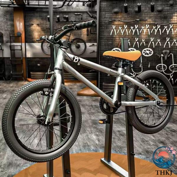 【高品質素材】：高性能な超高炭素鋼が特徴のクロスバイクです。軽量かつ剛性が高く、加速力やスピードに優れています。ショック吸収性に優れたフレームにより長時間のライドでも疲れにくく快適です。【サイズガイド】16インチの子供用マウンテンバイクスー...