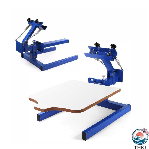 【高性能手動スクリーン印刷機】ステンシル固定具は最大65°の仰角を持ち、高度調整4.5cm可能。印刷台前後調整10cm、独立した金属ベアリングを装備し、安定した印刷作業と正確な位置決めを保証します。 コンパクトで折り畳み可能なボディ、スペー...