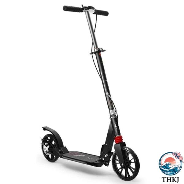 【折り畳み式】ご利用されない場合、折り畳みボタンを押さえて、キックスクーターを収納します。お邪魔せず場所に置くだけ、たとえ玄関、室内、倉庫、車のトランクなどを保管できます。【4段階調節可能】キックボードの高さは4段階調整可能、80cm/95...