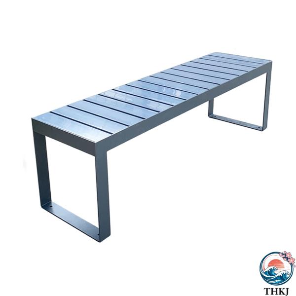 ? 非常に滑らかな錆びにくい仕上げのガーデンベンチ。 パークベンチは高品質のスチールで作られており、頑丈さと安定性、安全性を確保し、長年の使用に最適なベンチです。? この屋外用金属ベンチは、サイズ47.2インチ x 17.7インチ x 17...