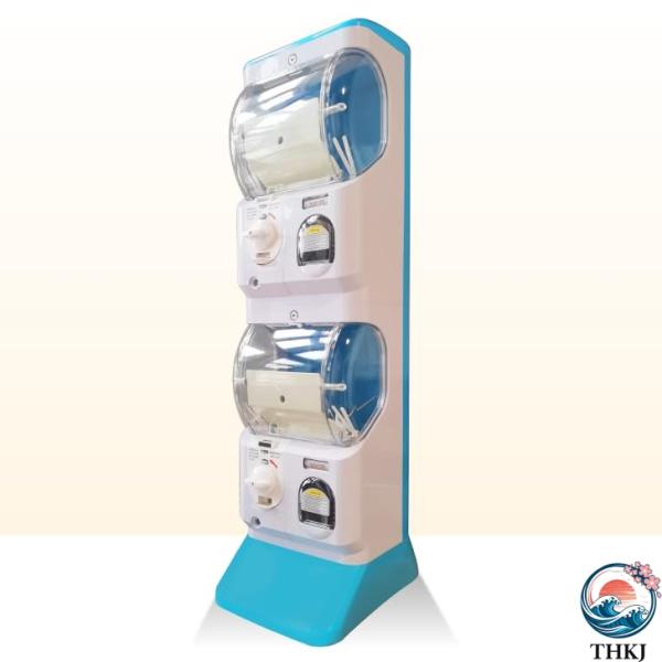 1.【大人気2段式ガチャマシン　集客力が抜群！】新改良プラスチックノブ！大きく、スムーズで握りやすい。子供にも優しい設計。2.【価格変更可能】出荷時設定は上下各300円。硬貨の投入数は100〜400円に自由に調整可能。ご注意 硬貨の厚さによ...