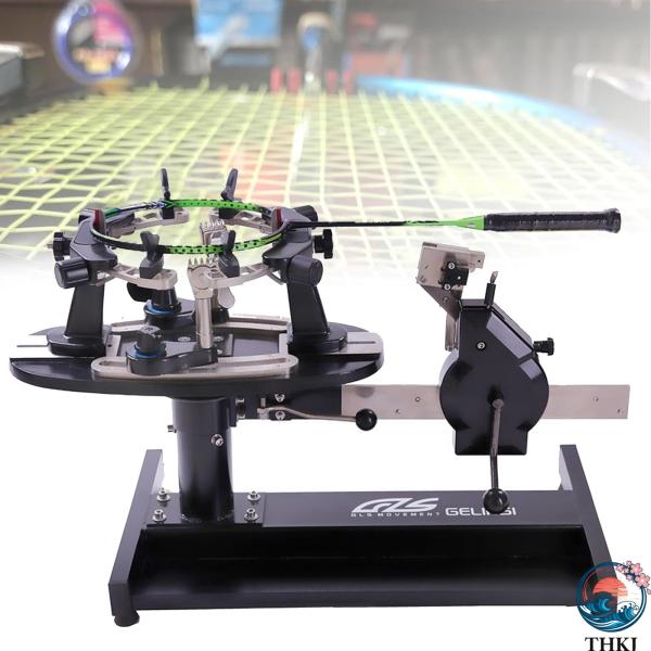 【バドミントン専用手動ストリングマシン】 6 点取り付けシステムと調整可能な V ブレースは、フレームへのストレスを最小限に抑え、ストリングを張る際のフレームの歪みを軽減するように設計されています。【デスクトップストリングマシン】 超滑らか...