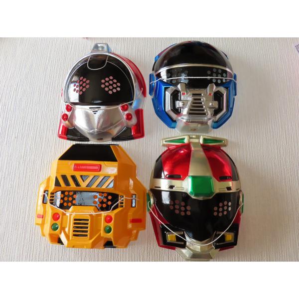 昔からお祭りや縁日で販売されているキャラクターお面です。<br>お子様の変身ごっこやヒーロー・ヒロイン遊びに大活躍！<br>また飾りとしてお好きなキャラをお部屋に飾って楽しく彩ってみてはいかがでしょうか？