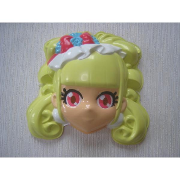 お祭りや縁日で販売されているキャラクターお面です。お子様の変身ごっこやヒーロー・ヒロイン遊びに大活躍！また飾りとしてお好きなキャラをお部屋に飾って楽しく彩ってみてはいかがでしょうか？