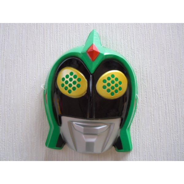 お祭りや縁日で販売されているキャラクターお面です。お子様の変身ごっこやヒーロー・ヒロイン遊びに大活躍！また飾りとしてお好きなキャラをお部屋に飾って楽しく彩ってみてはいかがでしょうか？