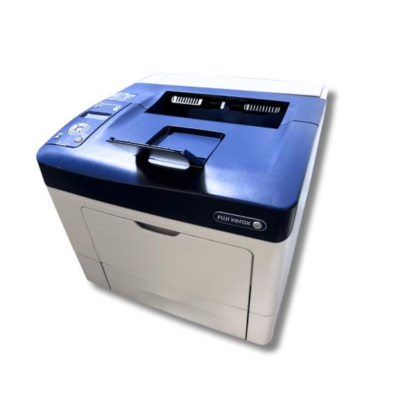 富士ゼロックス（現：富士フイルムビジネスイノベーション）のDocuPrint P450d。業務用モノクロレーザープリンターです。■ 商品の状態印刷枚数： 約386,500枚（本体テスト印刷にて確認済み）耐久性： メーカー公称の耐久枚数は「6...