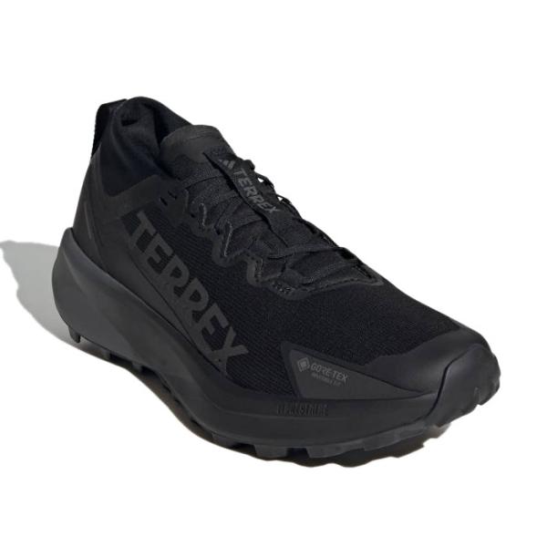 【メーカー】adidas（アディダス）【カテゴリー】陸上・ランニング【分類】シューズ【商品説明】雨天などのコンディションで防水性と透湿性を発揮するGORE-TEXメンブレンが足をドライに保つから、気持ちをトレイルに集中して前へ進める。耐摩耗...