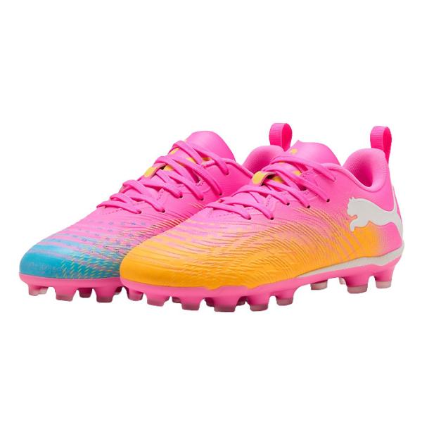【メーカー】PUMA（プーマ）【カテゴリー】サッカー【分類】スパイク【商品説明】固い土や人工芝でのプレーに対応した、ジュニアプレーヤーのための高機能スパイク。ミッドカット仕様で足首をしっかりサポートし、安定感と快適な履き心地を実現。さらに、...