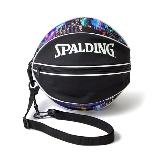 【メーカー】スポルディング （SPALDING）【カテゴリー】バスケットボール【分類】バック【商品説明】7号球を1球収納可能なボールバッグ(5号球、6号球も収納可能)。バックル付で他のバッグに接続可能。【カラー・仕様・サイズ】カラー：ブラッ...