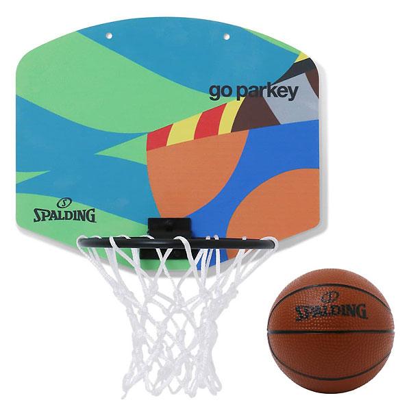 【メーカー】スポルディング （SPALDING）【カテゴリー】バスケットボール【分類】アクセサリー【商品説明】ドアの上にかけて使用するキッズ用ゴール。マイクロミニ専用のミニボール付き。アートコートにも使用されたポップでカラフルなデザインをボ...