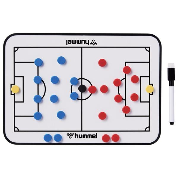 【メーカー】ヒュンメル（hummel）【カテゴリー】サッカー【分類】アクセサリー【商品説明】ベンチ周りで使いやすいA4サイズのサッカー用タクティクスボード。フルコートとハーフコートの両面印刷仕様。【カラー・仕様・サイズ】素材：合成樹脂付属品...