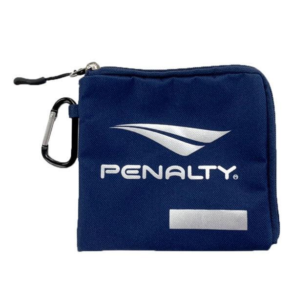 【メーカー】PENALTY（ペナルティ）【カテゴリー】サッカー　フットサル【分類】バック【商品説明】マスク・ミニタオル・小銭等をマルチに収納。素早くどこにでも取り付けられる金属製カラビナで固定可能。名前を記入できるスペースもございます。【カ...