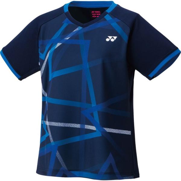 【メーカー】Yonex（ヨネックス）-×【カテゴリー】バドミントン【分類】ゲームシャツ【商品説明】ベリークールテクノロジー搭載。樹木や植物から作られる天然成分キシリトールを生地に採用。汗と接して吸熱反応を起こすことでウェア内の温度を約3℃低...