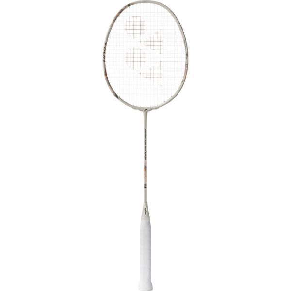 【メーカー】Yonex（ヨネックス）【カテゴリー】バドミントン【分類】ラケット【商品説明】スピードと飛びを高め、試合をコントロールするクリアを追求。全てのプレーヤーがラリーの主導権を握れる操作性を実現した性能設計。＊ラケットの画像につきまし...