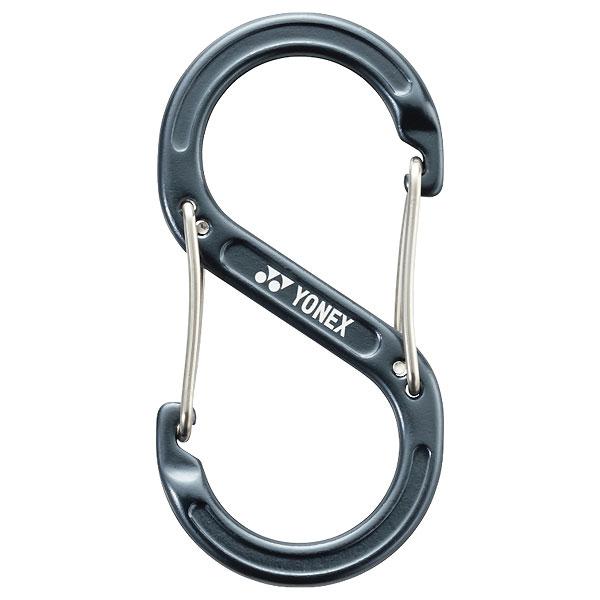 【メーカー】Yonex（ヨネックス）【カテゴリー】テニス【分類】アクセサリー【商品説明】煌びやかなカラーのS字カラビナタイプキーホルダー。【カラー・仕様・サイズ】カラー：382（ガンメタリック）サイズ：40×30×8mm素材：アルミニウム生...