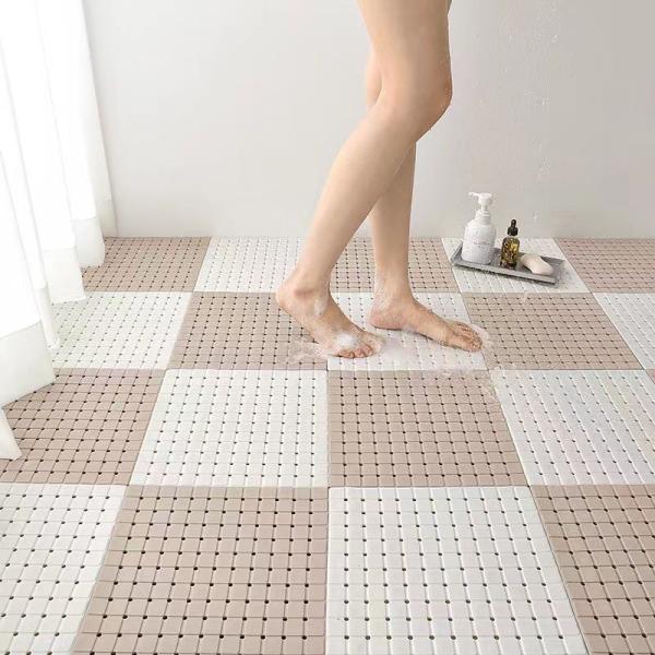 商品の特徴サイズについて：30*30cm*8=サイズ30*30cm  8枚セット★お風呂場で滑って転倒する危険は、お子様、お年寄りだけでなく、ご家族皆にとって“今そこにある危機”。この滑り止めマットですぐ対策を！★穴が多くあるので水切れがよ...