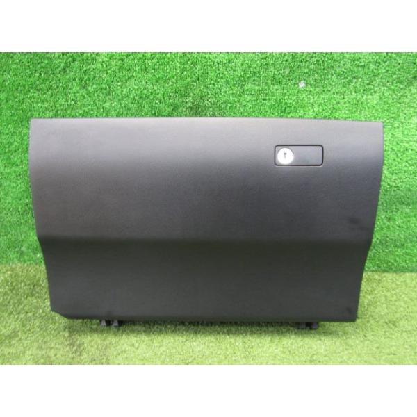 **** 商品説明を必ずご確認ください ****部品管理番号：230585000070210メーカー純正品番：55550-78020-C0部品名：グローブBOX部品区分：リサイクル品管理品番：060585車名：レクサス NX車両タイプ名：5...