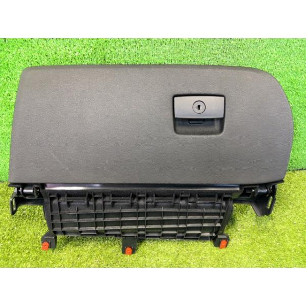 **** 商品説明を必ずご確認ください ****部品管理番号：252559000070210メーカー純正品番：51166839004部品名：グローブBOX部品メーカー品番：51169242083部品区分：リサイクル品管理品番：252559車...