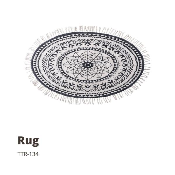 敷くだけ、カンタン！お手軽に模様替え。イラストや模様を、モノトーンで表現したラグ。オシャレで気分が明るくなるアイテムです！手軽にお部屋の印象を変えられるラグとクッションで、模様替えを楽しみましょう！サイズ：Ｗ120cmｘD70cm素材：コットン