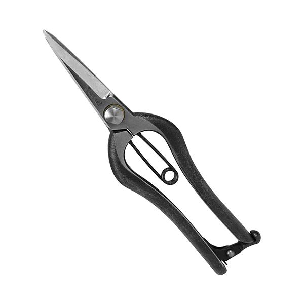 新しいデザインと使いやすさを追求しながら伝統を守り続ける、本鍛造・手作りの剪定鋏です。【用途】刃の先が細く、込み合った所の芽切り。【特徴】剪定鋏のように、2枚の刃の形状が違いますので、果樹の細い枝きり、野菜の収穫、摘み花にも適しています。【...