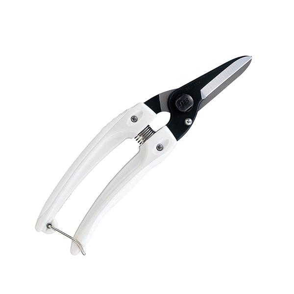 真直ぐ伸びた刃は、草花の束ね切りに最適です。【用途】剪定作業。【特徴】柔らかいエラストマーグリップが手になじみ、長時間の作業にも疲れにくい設計です。グリップは、環境に優しい非塩ビ系樹脂(オレフィン系)を使用し、廃業時に刃部と分別していただけ...