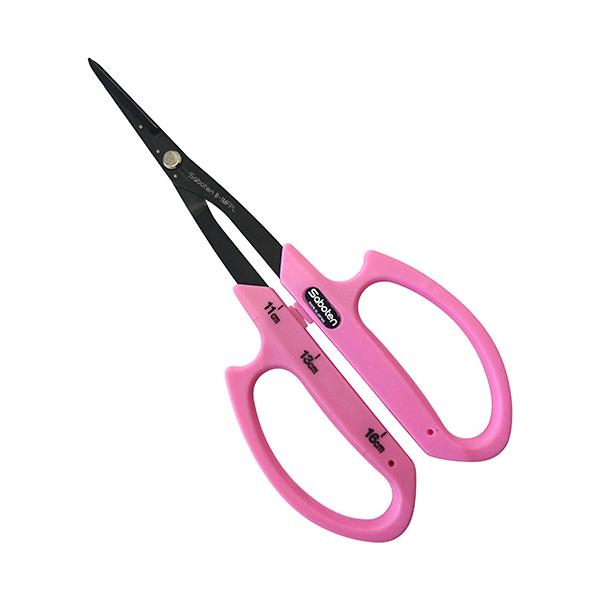 硬い枝梗が楽に切れるぶどう鋏です。【用途】ぶどうのお手入れ・適粒、房作り、収穫。【特徴】首が長くなったことにより、てこの原理が働きやすくなり従来のものよりも切れ味がアップしています。ヤニ、シブが付きにくいフッ素樹脂加工です。先丸タイプで実を...