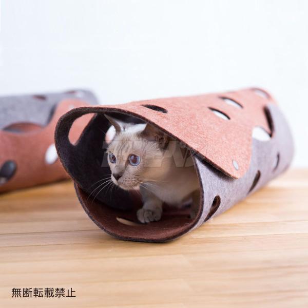 ホックで留めて、すぐに遊べる。猫がよろこぶソフトな素材でできた遊べるトンネル。●落ち着いた色味と、フェルトのような質感のため、お部屋の雰囲気になじみやすくなっています。表と裏で２色のカラーのコンビネーションとなっていなす。●毛が付着しやすい...