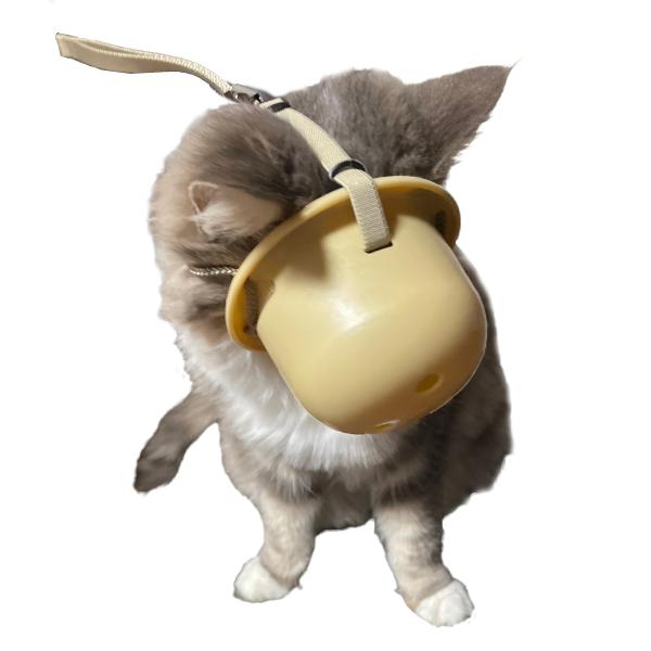 ワンタッチで取り付け簡単！顔全体をおおうタイプのマスクです。口吻の短い犬や猫に適しています。ワンちゃん、ネコちゃんの顔全体を覆うので、視界を遮る事でパニックを起こしやすい子にも使えます。トリマーさんのために作られたトリミングマスク。猫・短吻...