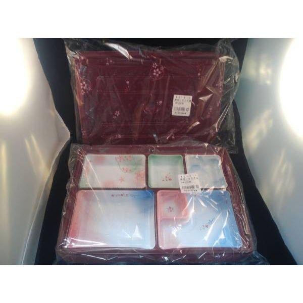 激安！！　人気の定番商品！！　大量購入可能！！ 人気使い捨て弁当　KS−81F　美里ごぜん共蓋セット２０枚入りです。　日本製。　株式会社北原産業。 シンプルで飽きのこない柄なので、会席、寿司、オードブル、弁当容器などによく使われる人気の商品...