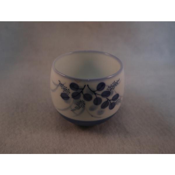 激安！！ 在庫処分品！！ 無くなり次第終了品！！国産陶器　湯飲みです。蒔絵萩 日本製。サイズは、口径約6cm×高さ約6cm素材は陶器です。食器洗い機使用可オーブン（直火）不可です。さらに追加ご希望の場合は必ず事前にご相談ください。120個ま...