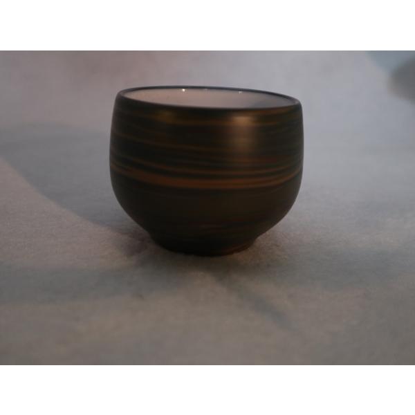 激安！！ 在庫処分品！！ 無くなり次第終了品！！国産陶器　湯飲みです。迷彩柄　日本製。雲仙窯の逸品です。サイズは、口径約6cm×高さ約6cm素材は陶器です。食器洗い機使用可オーブン（直火）不可です。さらに追加ご希望の場合は必ず事前にご相談く...