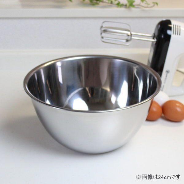 材質：18-0ステンレススチールサイズ：約φ210XH117mmお菓子の材料を混ぜたり、メレンゲ作り、生クリームの泡立て作業などに便利な深型ボウルです。業務用製作なので板厚も十分でペコペコせず、重量感・安定感があり、耐久性も抜群の人気商品です